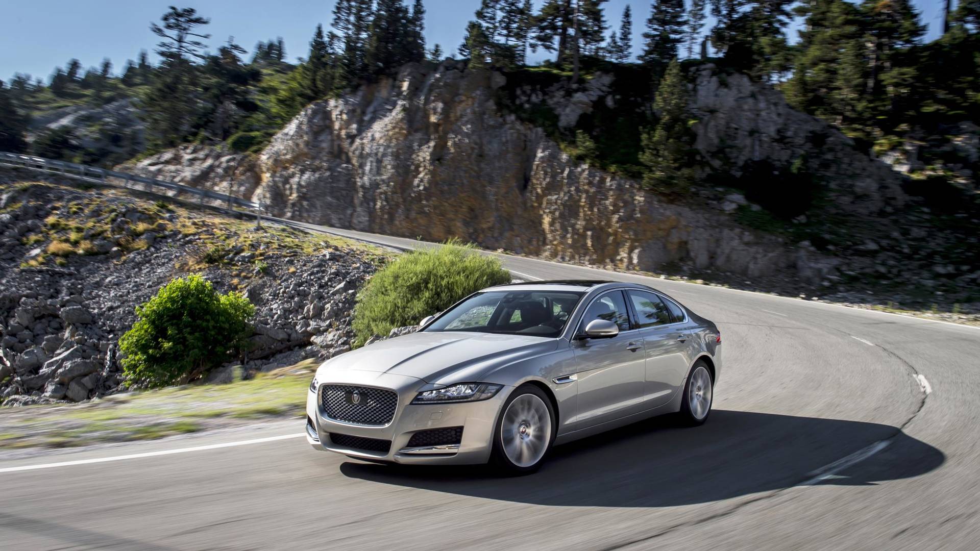 Mütevazi Bir Lüks Araba: Jaguar XF - Oto.net