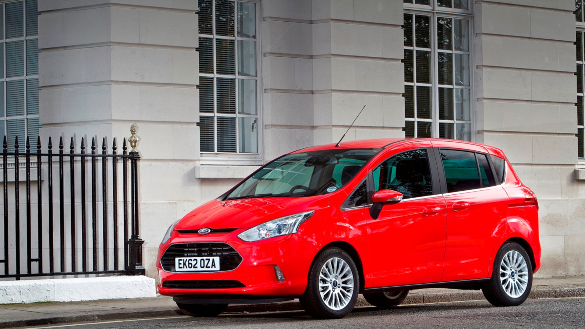 MPV sınıfın 5 kişilik iki güçlü temsilcisi: Opel Meriva ve Ford B-Max ...